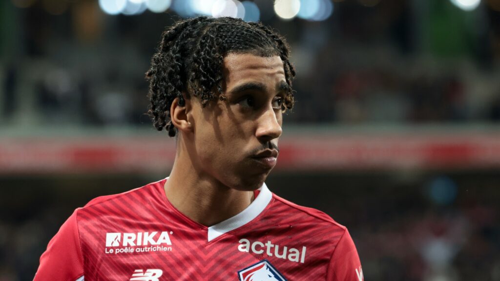 Leny Yoro y su llegada a Manchester United: «Es un sueño jugar en este ...